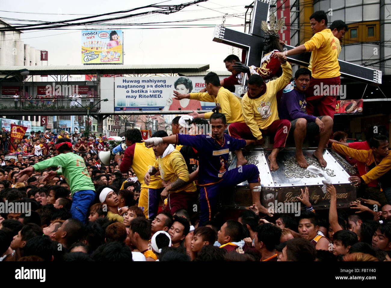 Manila, Philippines. 07th Jan, 2016. Devotees pull the Black Nazarene ...