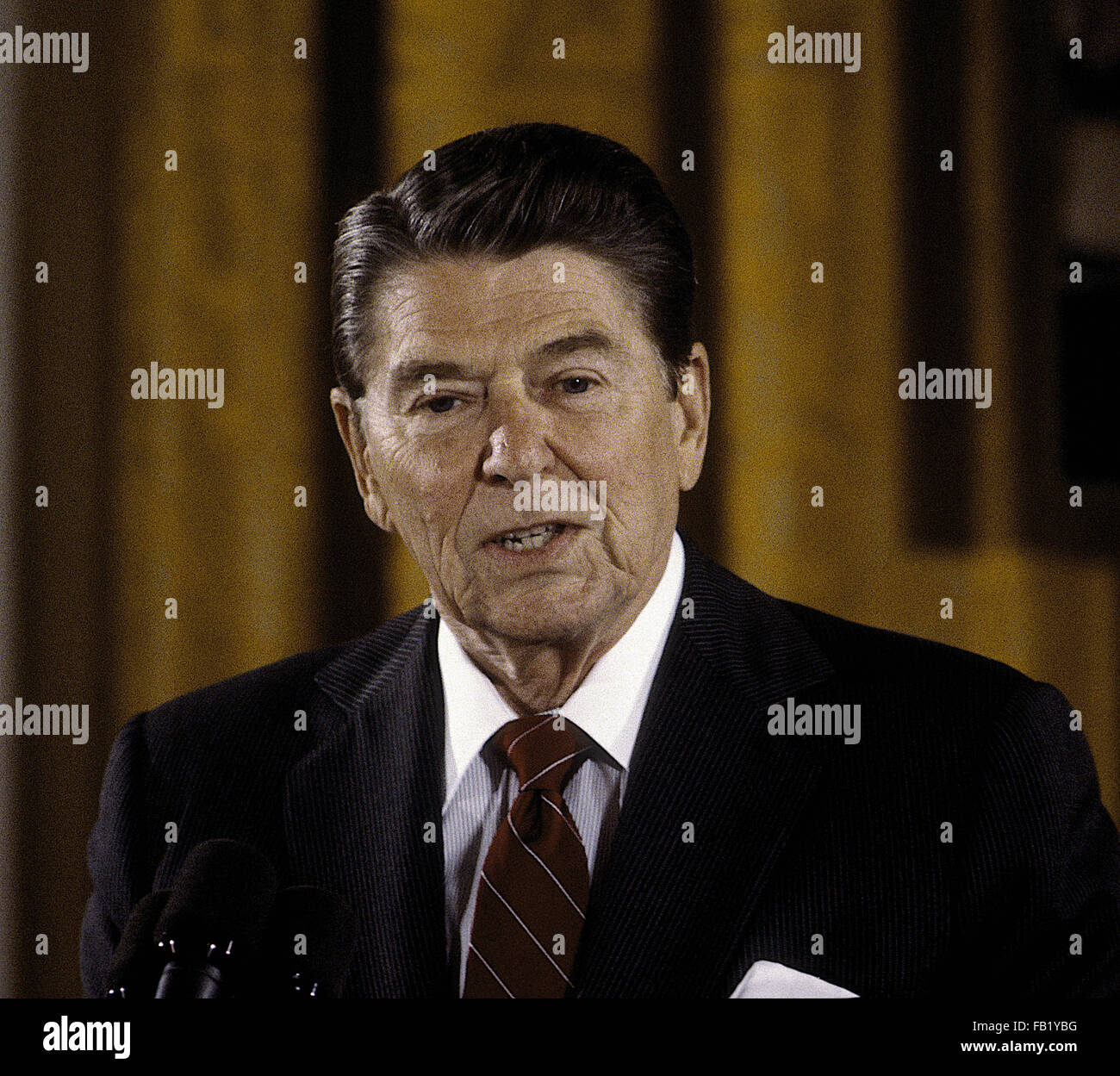 Washington, DC., USA, 25th June, 1985 President Ronald Reagan talks ...