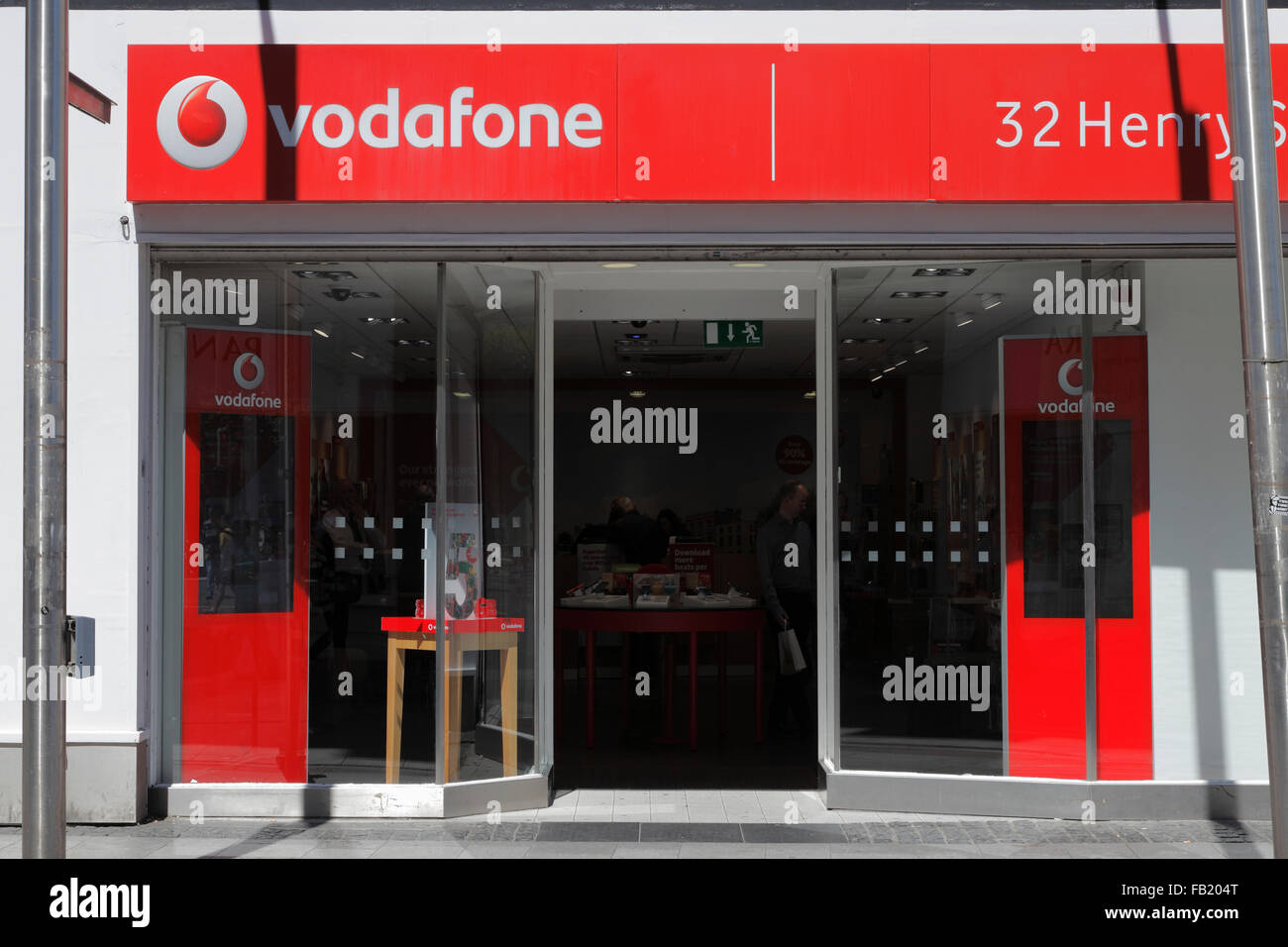 Vodafone store hi-res stock photography and images - Alamy