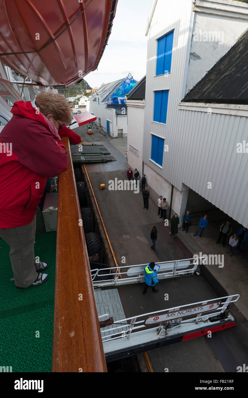 Lofoten islands norway ship hi-res stock photography and images - Alamy