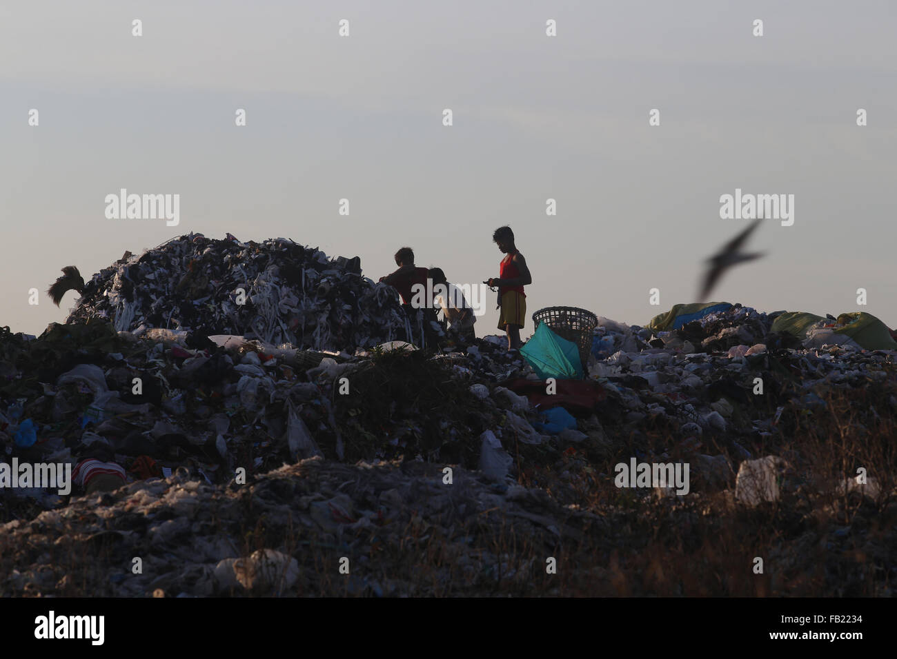 Yangon, Myanmar. 7th Jan, 2016. Boys collect rubbish from dump for ...