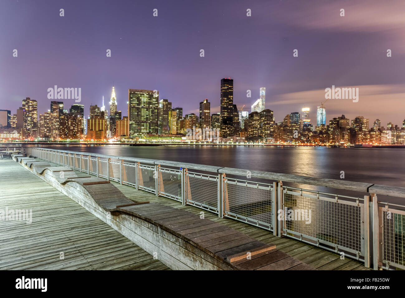 Gantry plaza state park pier hi-res stock photography and images - Alamy