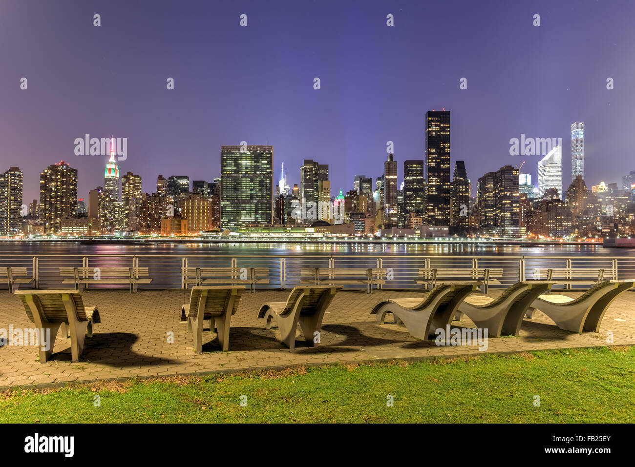 Gantry plaza state park pier hi-res stock photography and images - Alamy