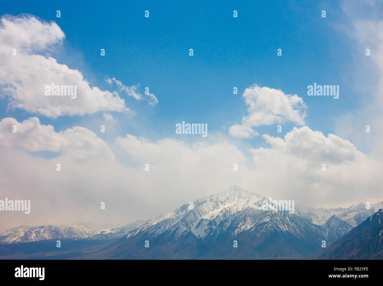 Big snowy mountains hi-res stock photography and images - Alamy
