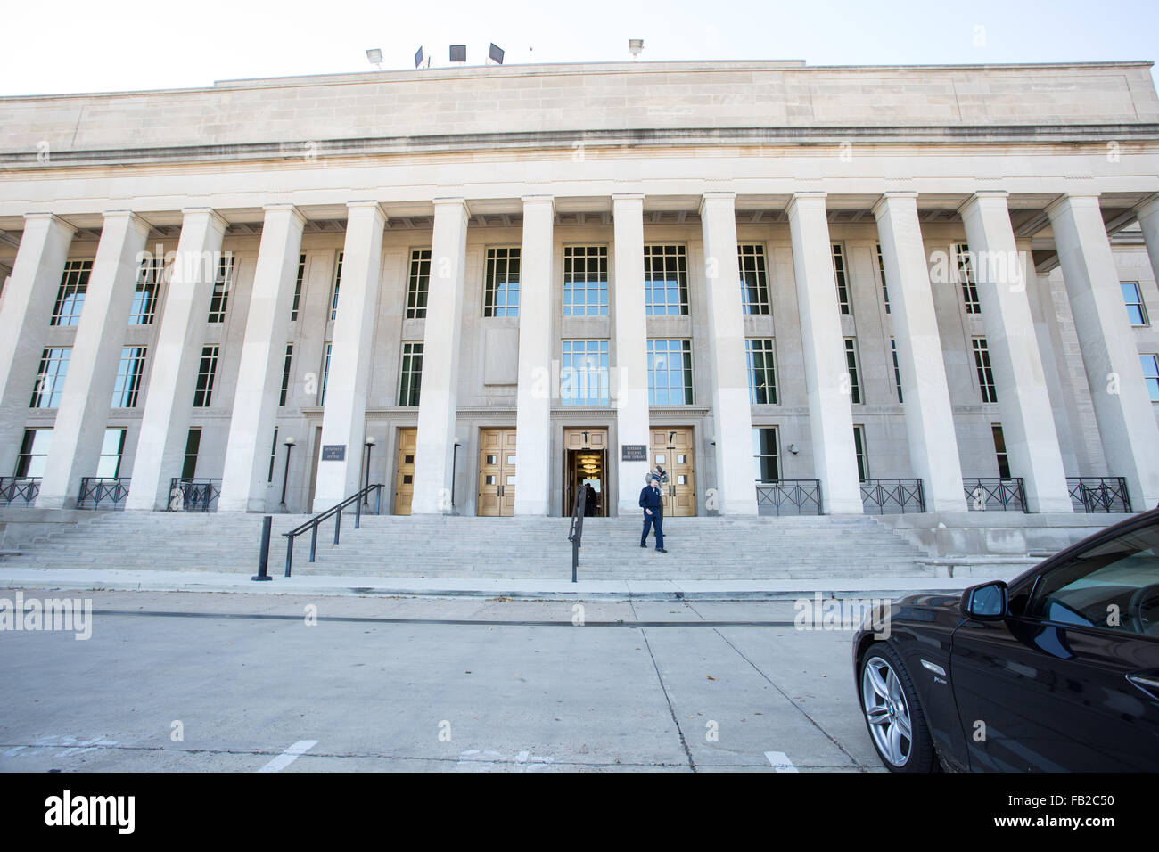 Washington, DC, USA. 13th Nov, 2015. Staff members leave the Pentagon ...