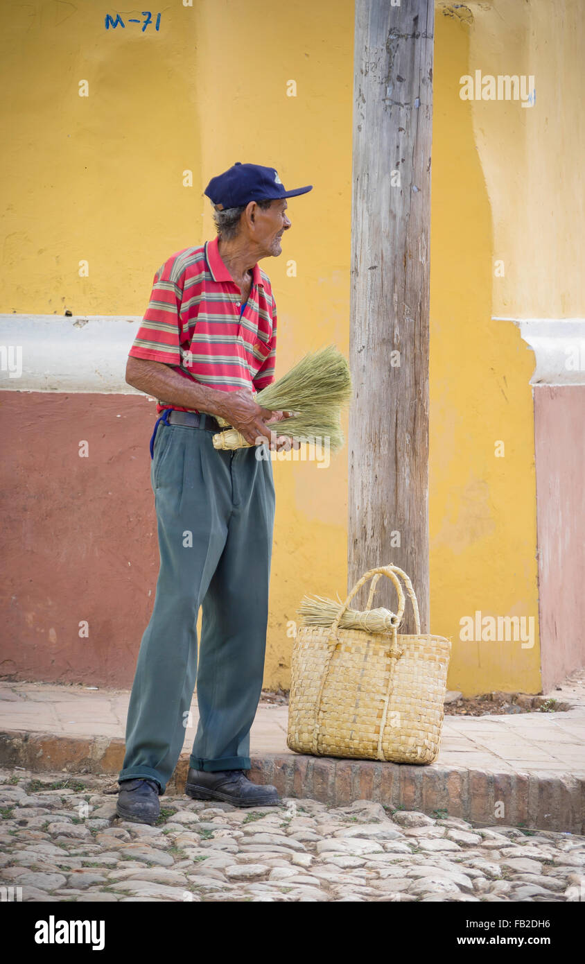 life in trinidad , man selling on the street Stock Photo - Alamy
