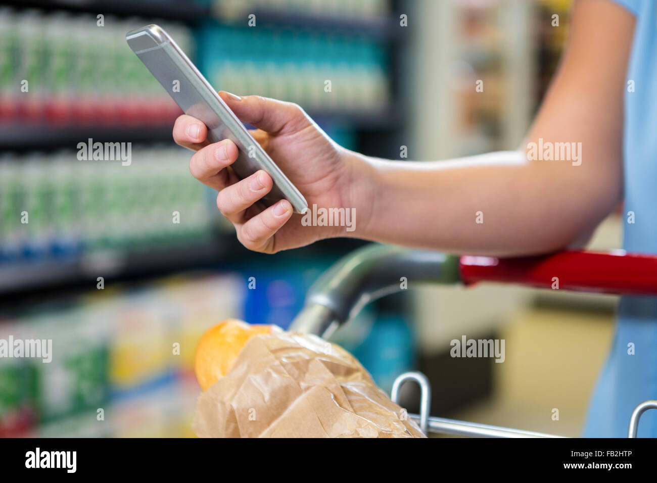 Using shopping cart trolley hi-res stock photography and images - Alamy