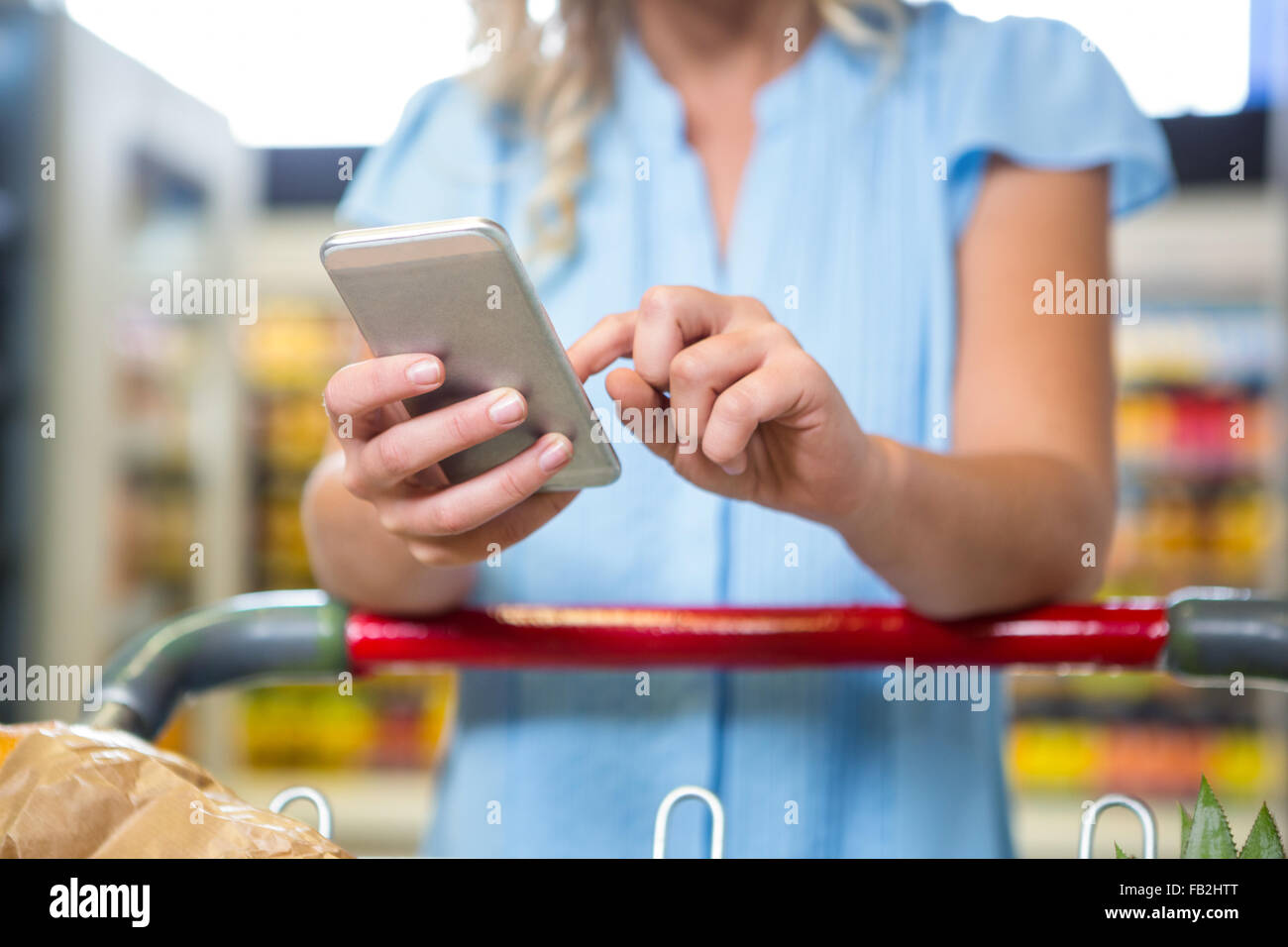 Using shopping cart trolley hi-res stock photography and images - Alamy