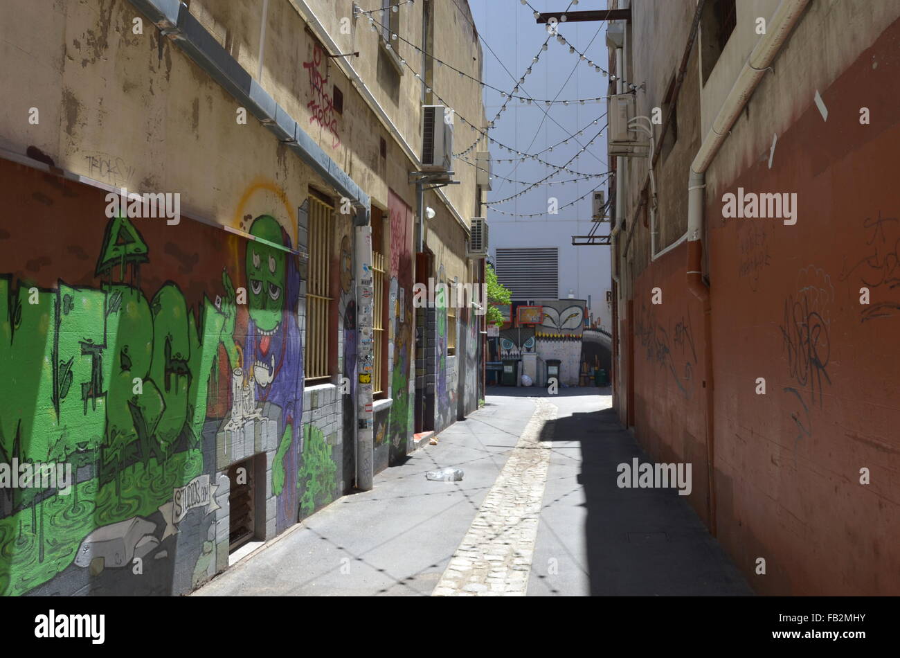 Alley with graffiti hi-res stock photography and images - Alamy