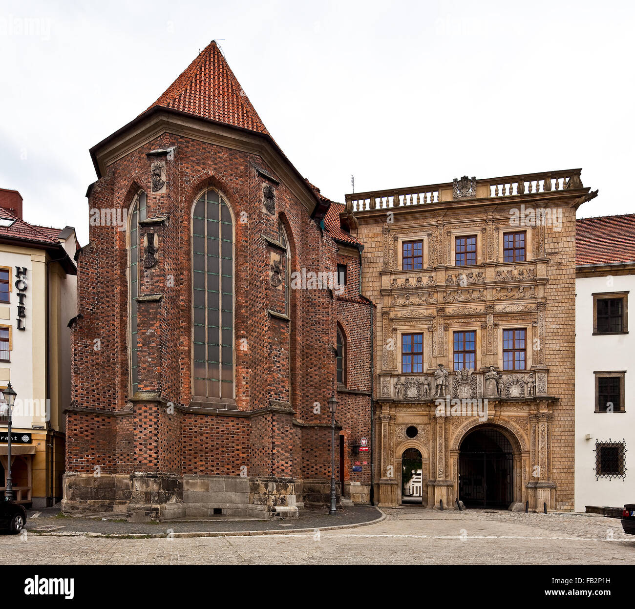Brzeg Brieg, Schloß, Chor der Schloßkirche und Portalbau Stock Photo ...