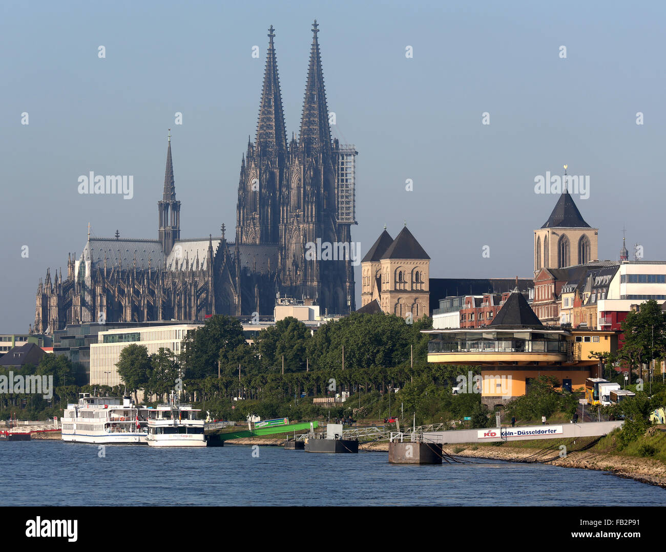 Köln, Rheinufer mit Bastei, St. Kunibert und Dom Stock Photo - Alamy