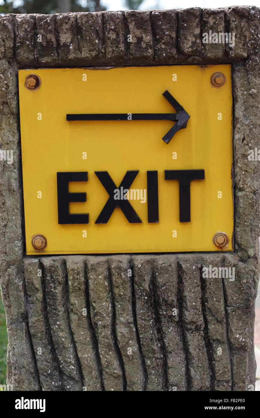 Yellow exit sign hi-res stock photography and images - Alamy