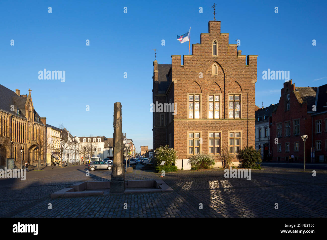 Erftstadt-Lechenich, Marktplatz mit historischem Rathaus Stock Photo ...