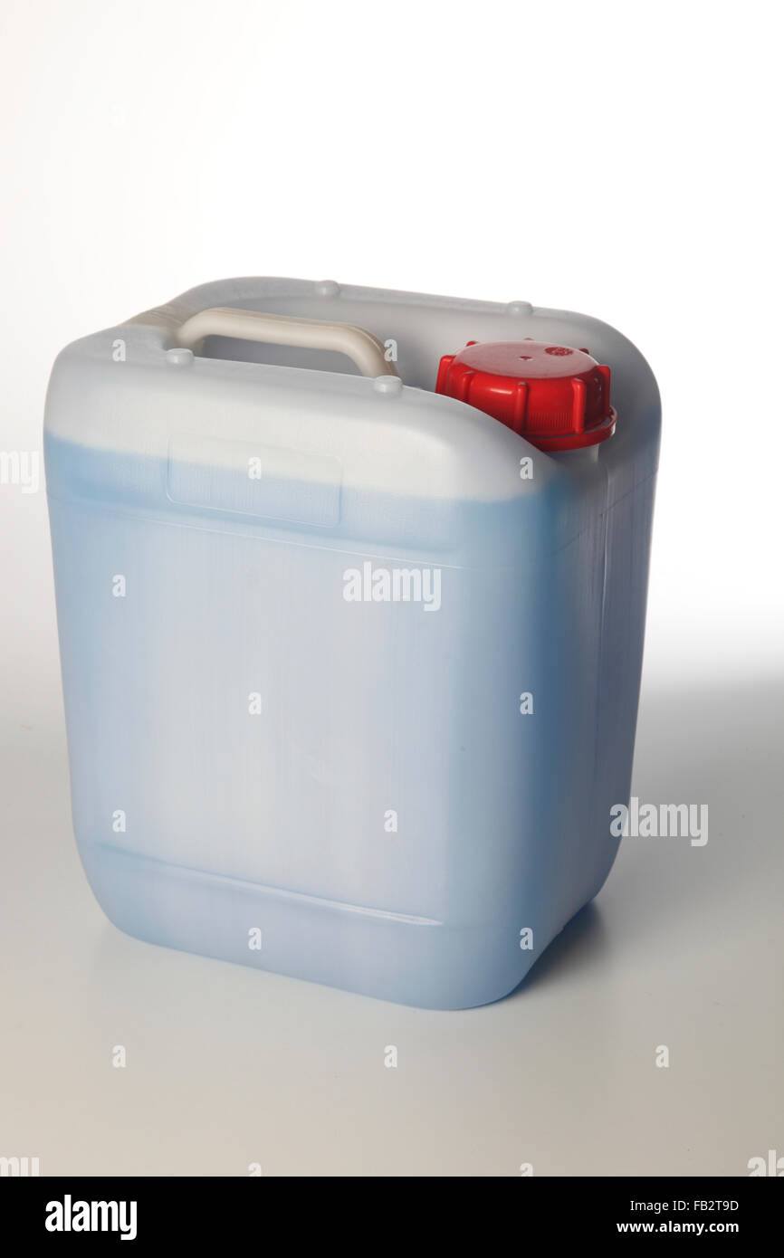 Unlabeled plastic bottles hi-res stock photography and images - Alamy