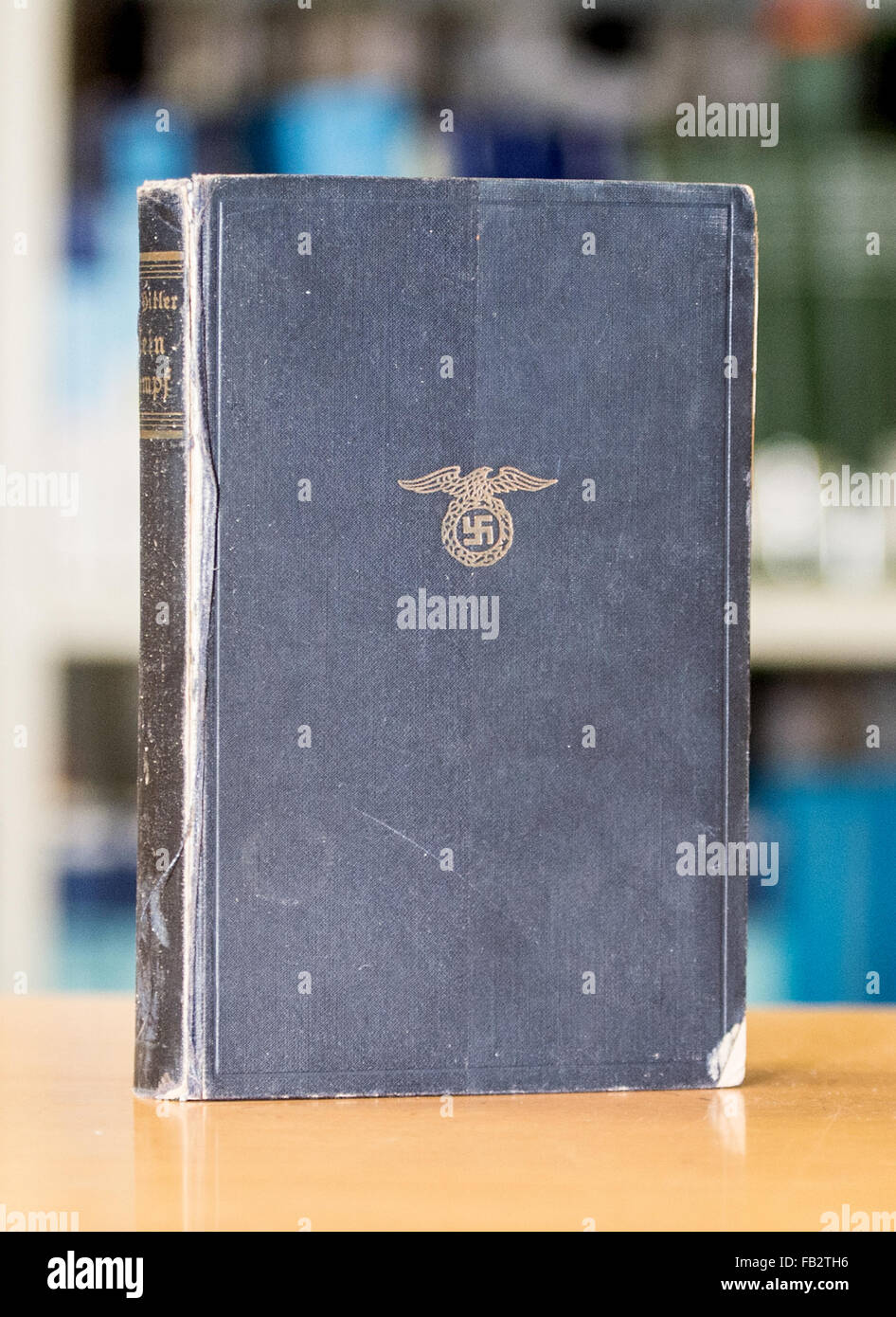 Frankfurt, Germany. 7th Jan, 2016. ILLUSTRATION - An original edition ...