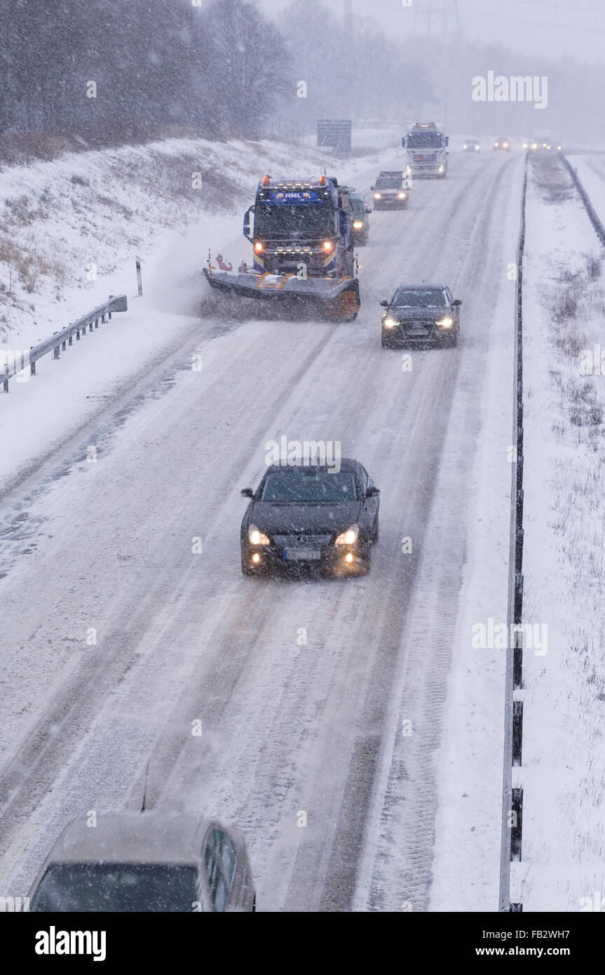 Sweden Weather: E20, Floda, Sweden, 8th Feb 2016. First major snowfall ...