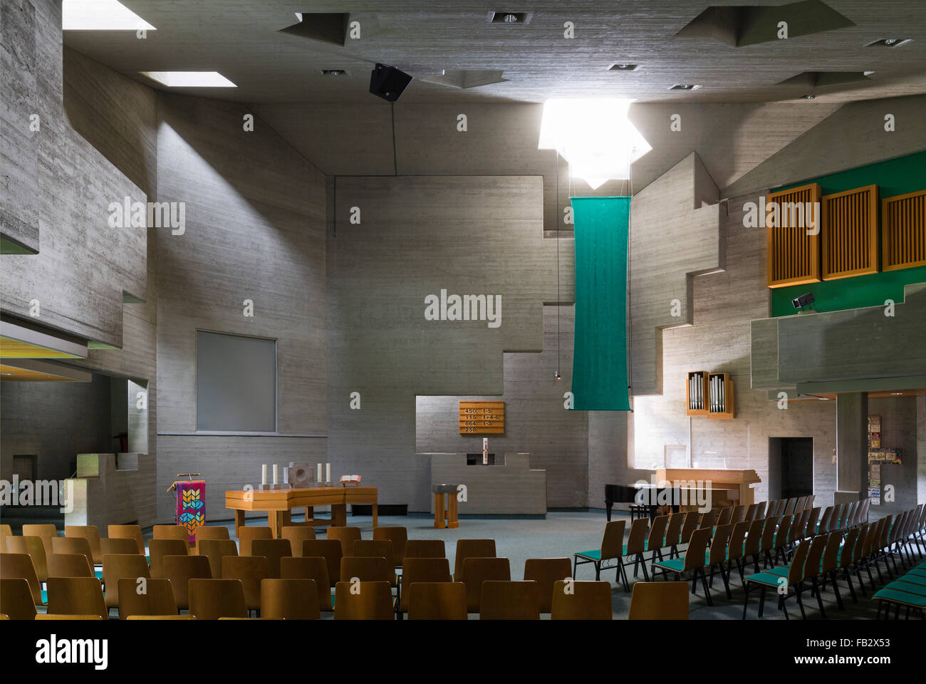 Monheim, Evangelische Friedenskirche in Baumberg, Innenraum der Kirche ...