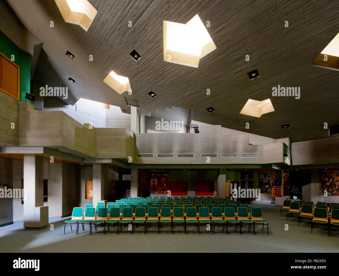 Monheim, Evangelische Friedenskirche in Baumberg, Innenraum der Kirche ...