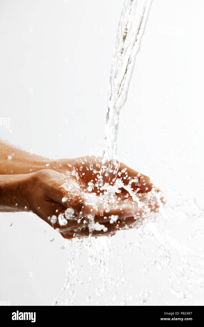 Water pouring cupped human hand hi-res stock photography and images - Alamy