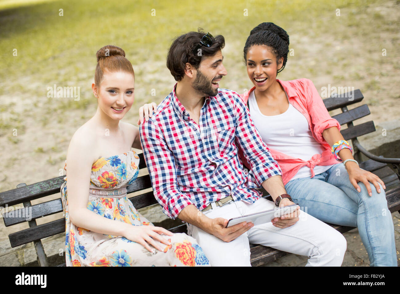 Women on park bench hi-res stock photography and images - Alamy