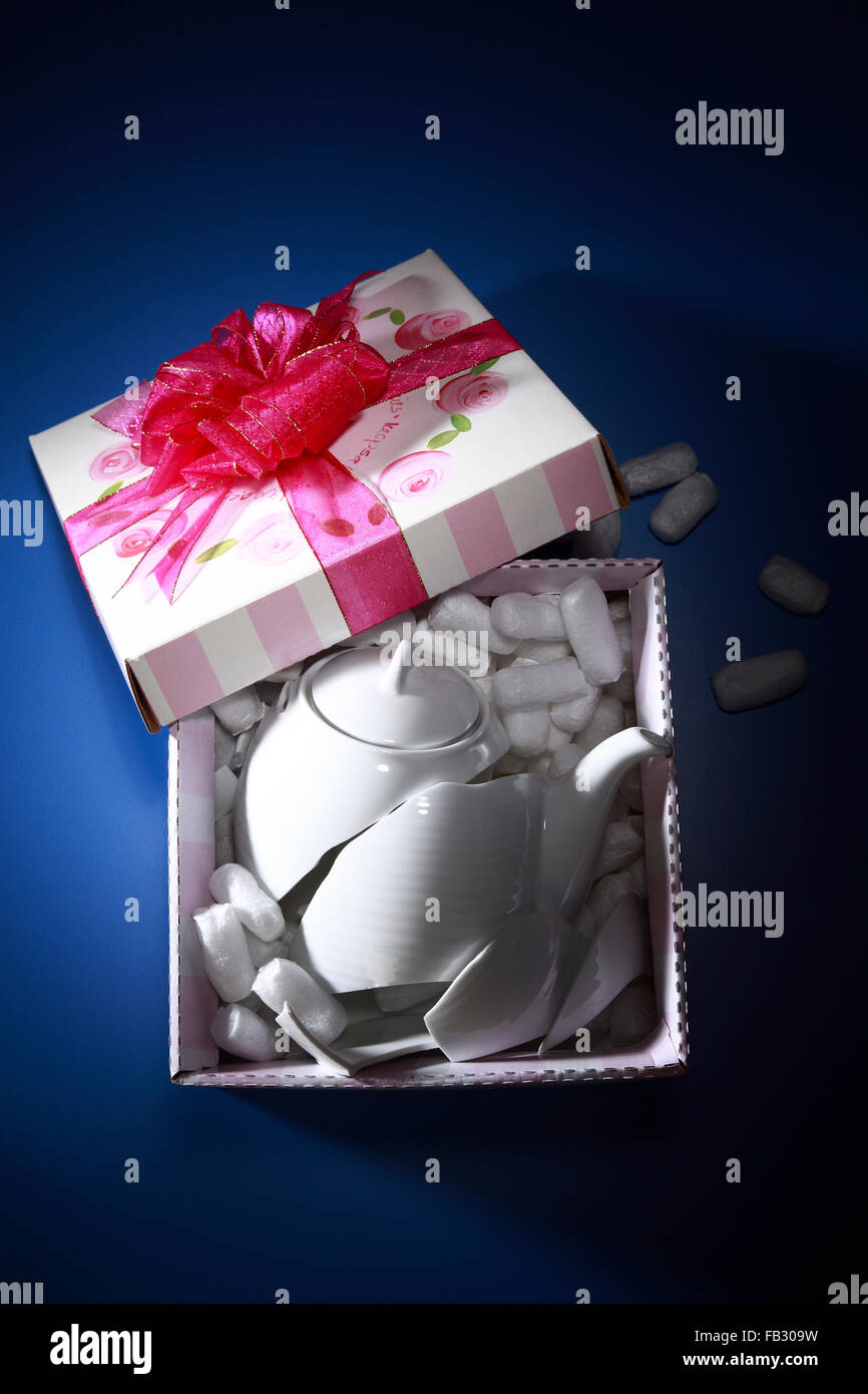 Broken teapot hi-res stock photography and images - Alamy