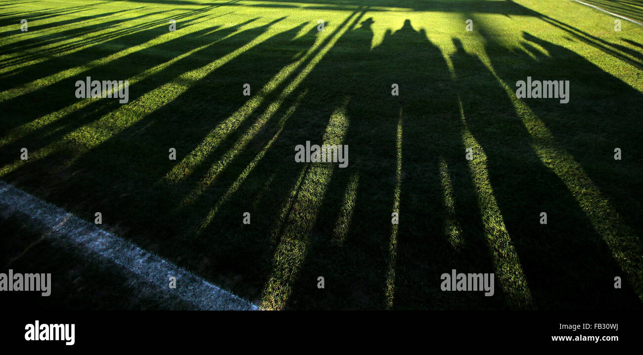 Leipzig, Germany. 8th Jan, 2016. Spectators and fans cast long shadows ...