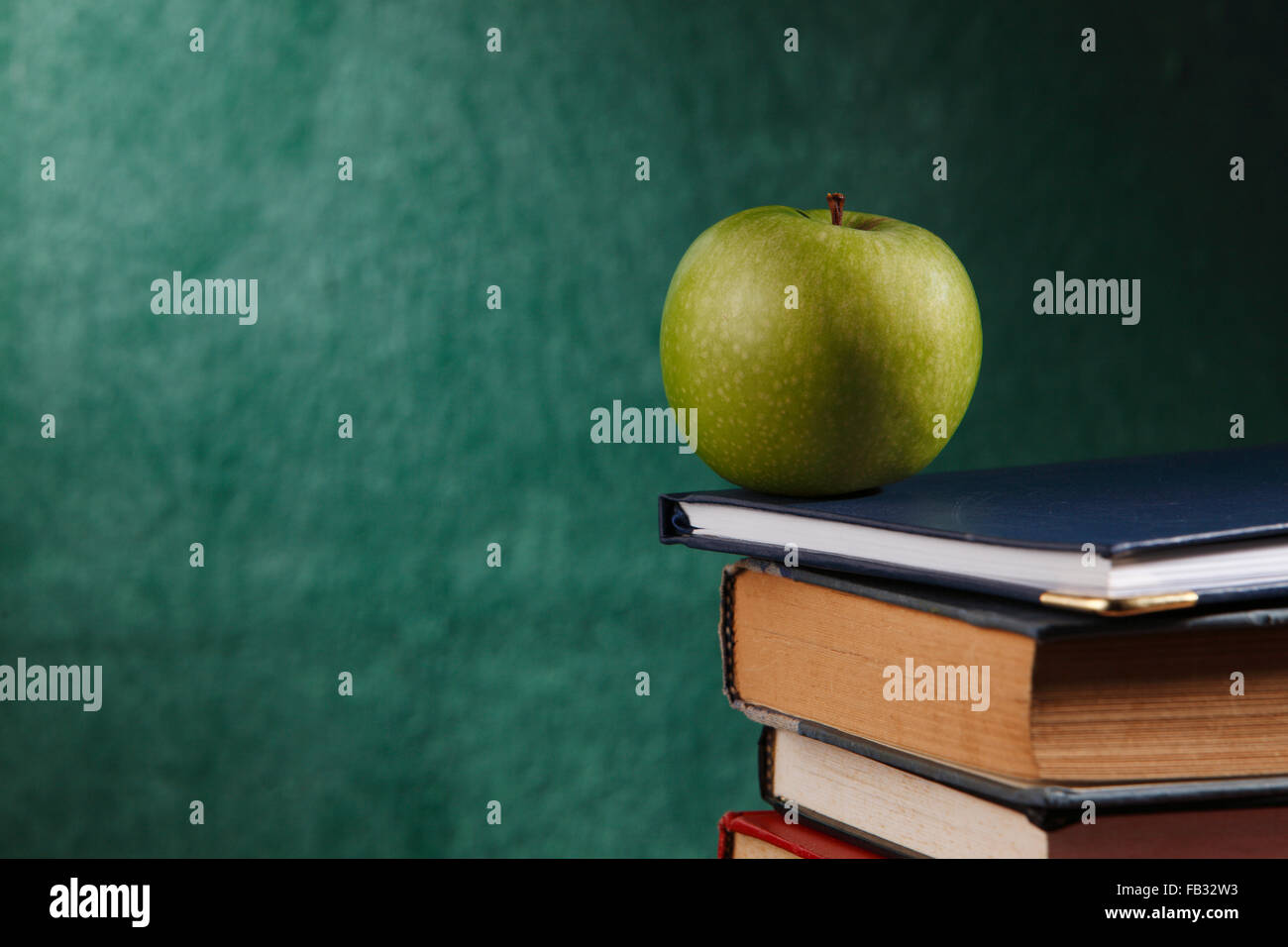 apple on stack of book Stock Photo - Alamy
