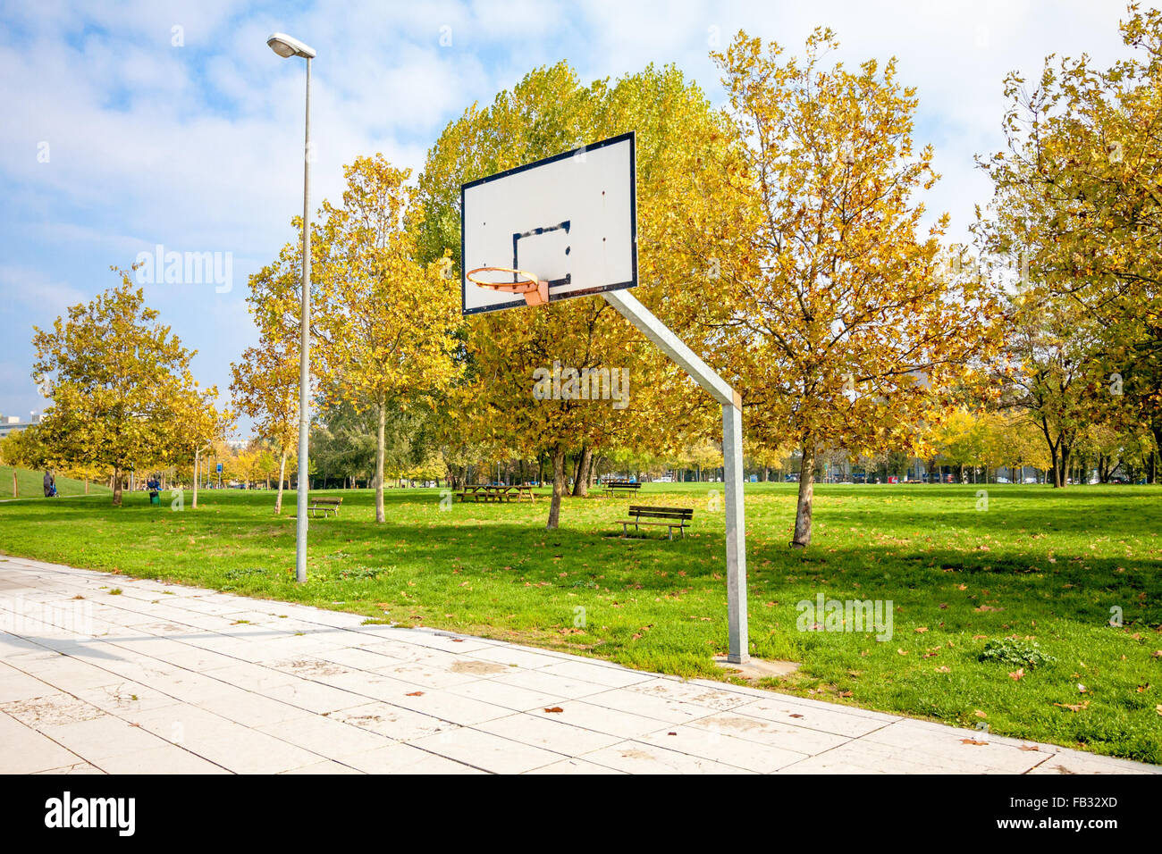 Broken basketball backboard hi-res stock photography and images - Alamy