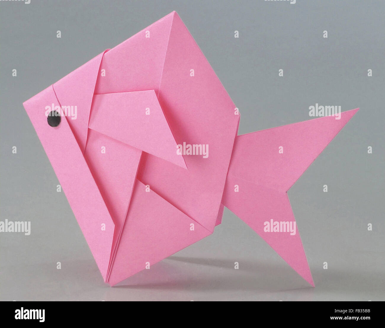Pink paper fish origami hi-res stock photography and images - Alamy