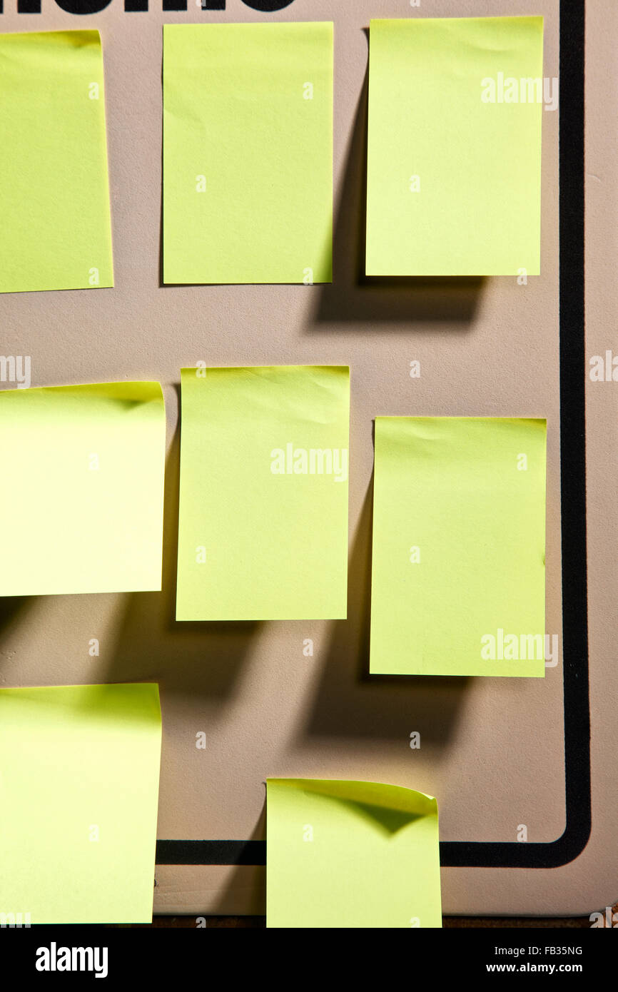 Yellow adhesive note hi-res stock photography and images - Alamy