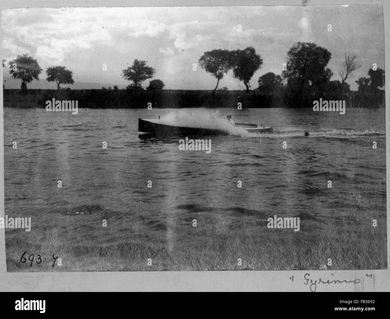 Auto boat thames hi-res stock photography and images - Alamy