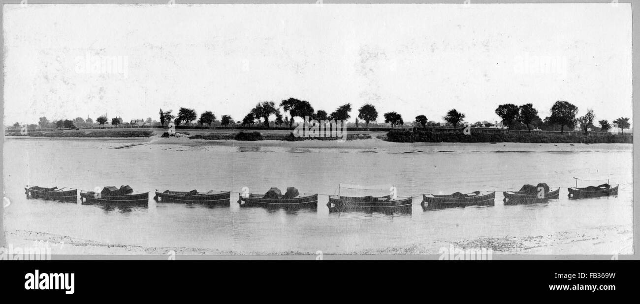 Motor launch on river thames hi-res stock photography and images - Alamy