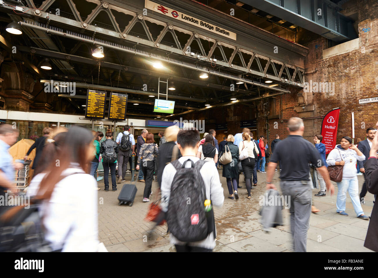 London bridge station hi-res stock photography and images - Alamy