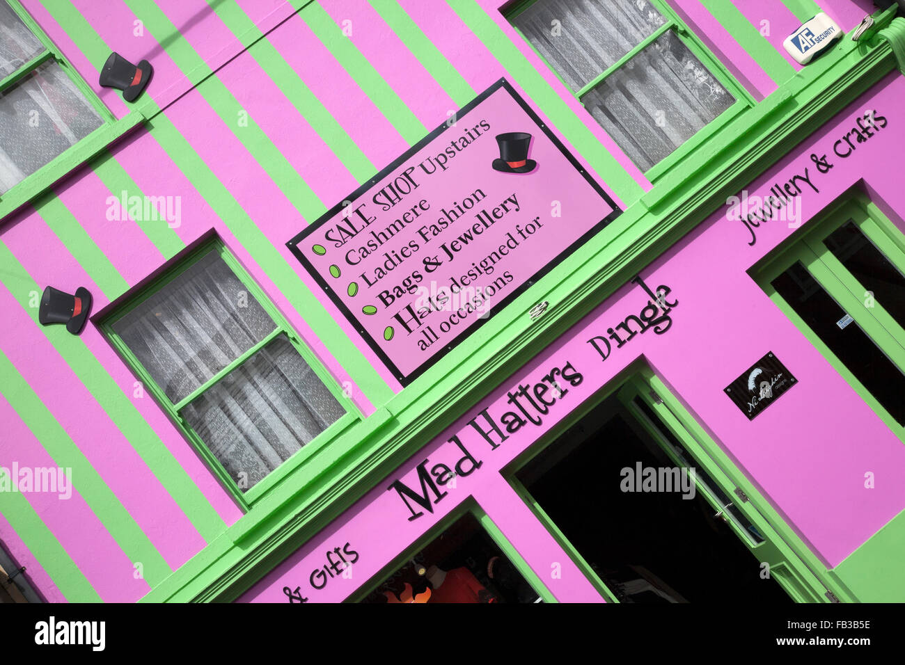 Hatters shop hi-res stock photography and images - Alamy