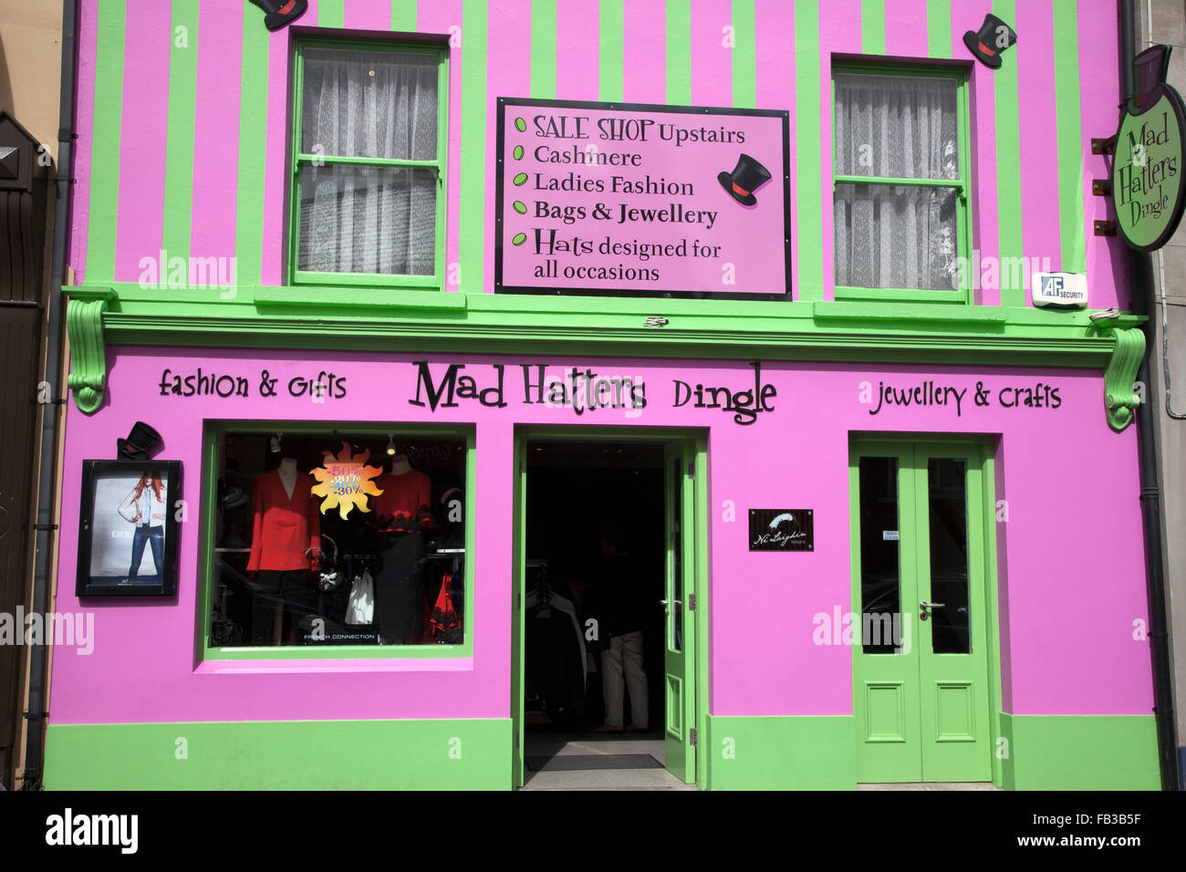 Hatters shop hi-res stock photography and images - Alamy