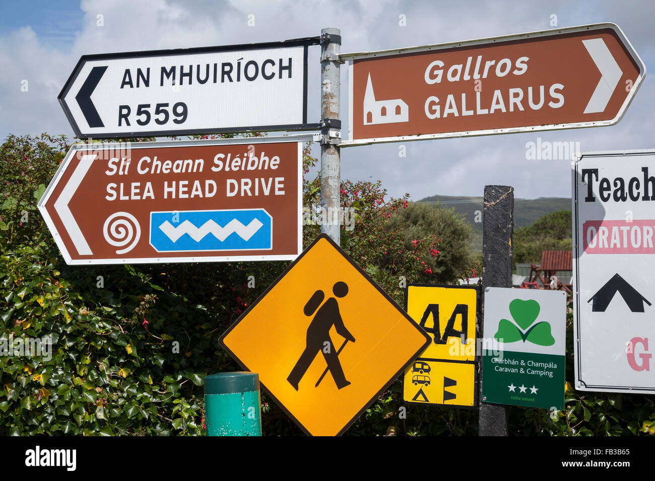 Slea Head Drive Road and Walking Sign, Dingle Peninsula; Ireland Stock ...