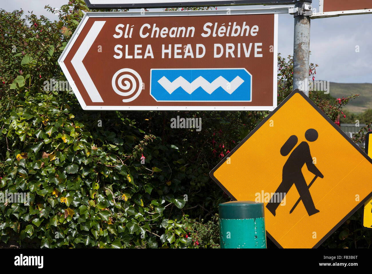 Slea Head Drive Road and Walking Sign, Dingle Peninsula; Ireland Stock ...
