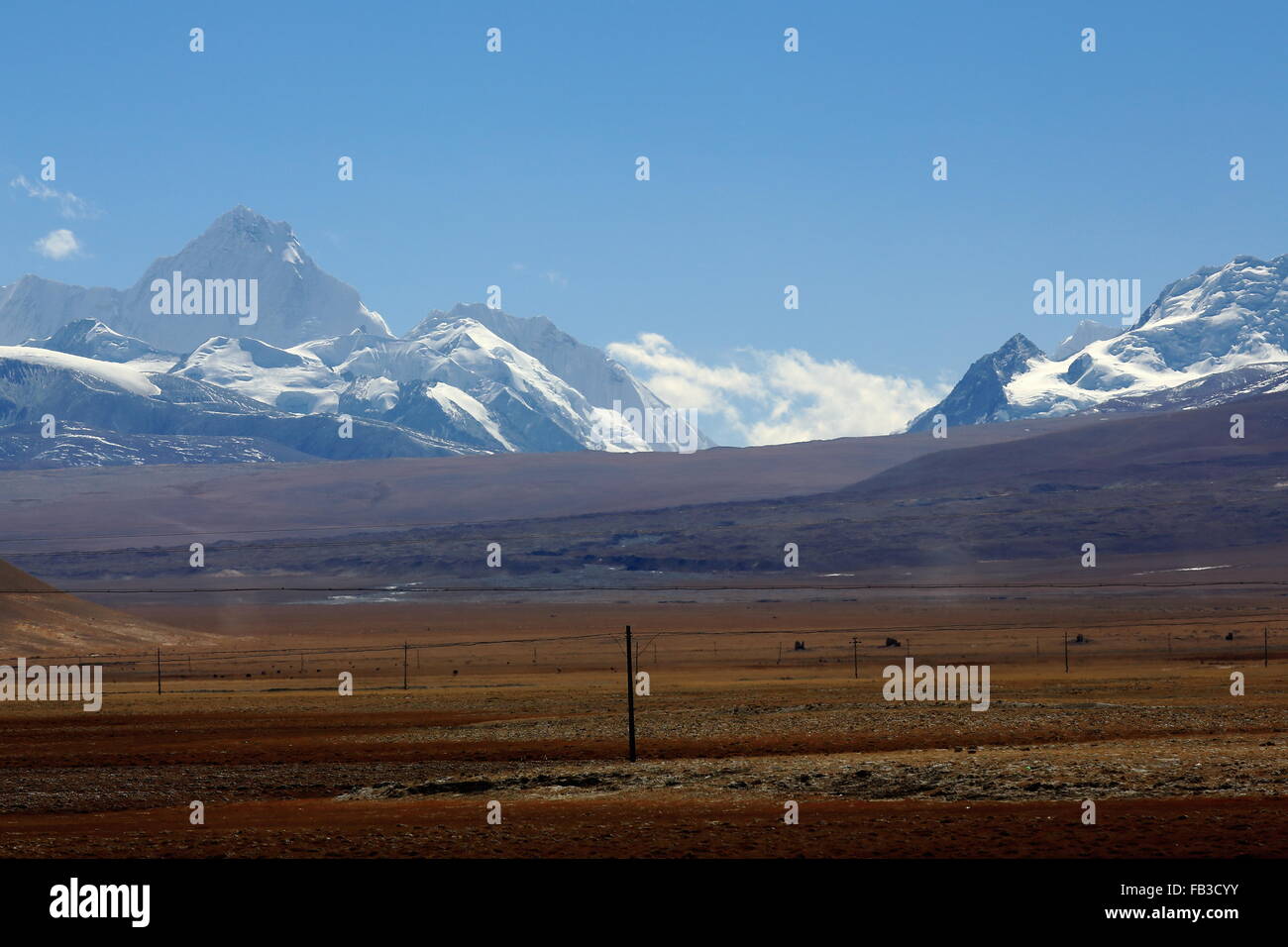 Nangpa La pass at 5716 ms.between Mahalangur and Rolwaling himalayan ...