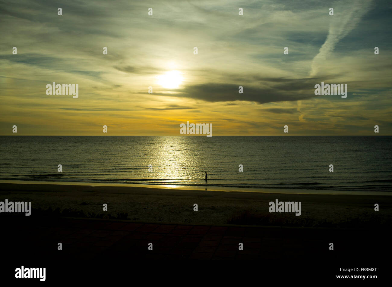 Adelaide Australia. 8th January 2016. A beautiful summer sunset over ...