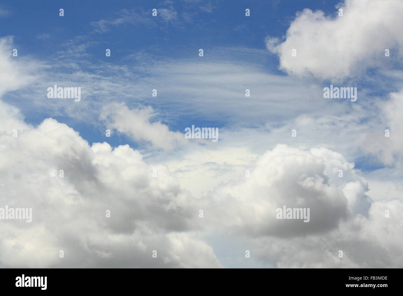 Sky with white cloud hi-res stock photography and images - Alamy
