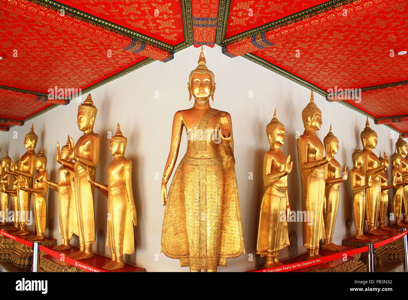 Golden statue in thai hi-res stock photography and images - Alamy