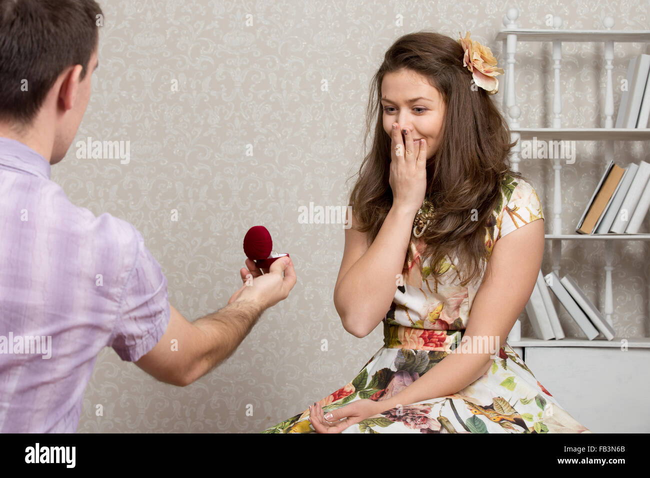 Boy proposing girl hi-res stock photography and images - Alamy