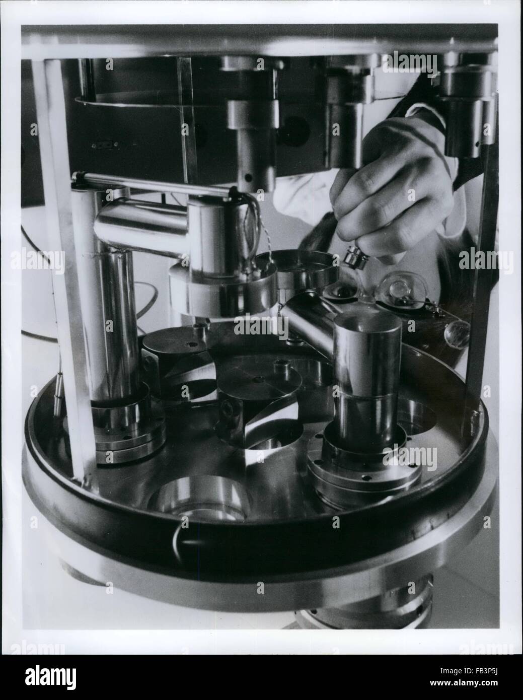 Rubber under microscope hi-res stock photography and images - Alamy