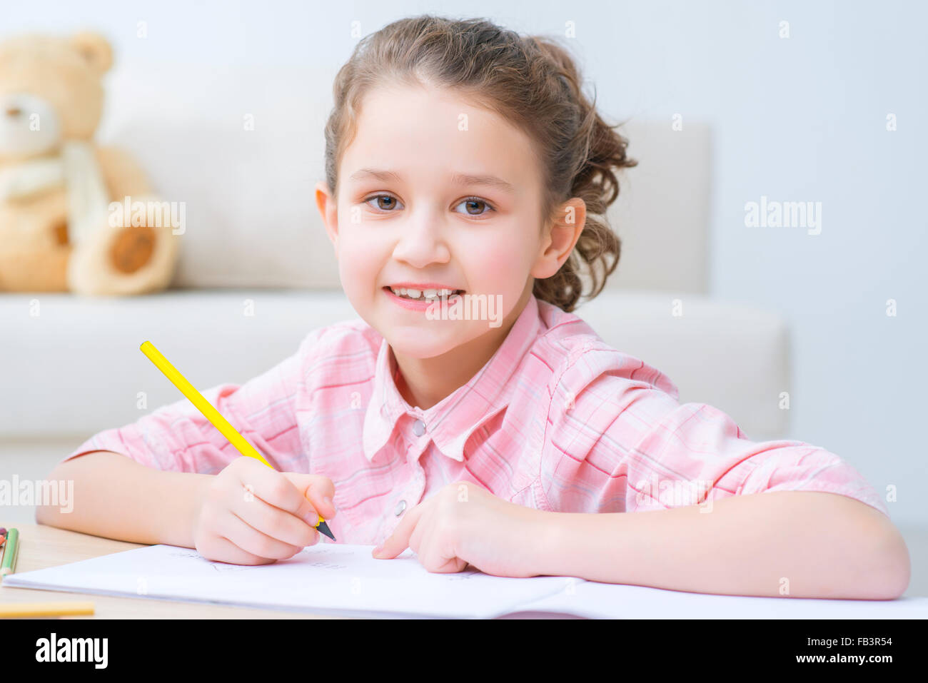 Pretty girl drawing Stock Photo - Alamy