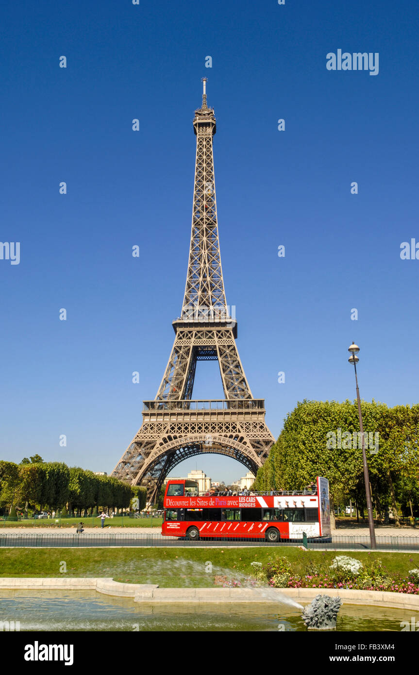 Paris tour hi-res stock photography and images - Alamy