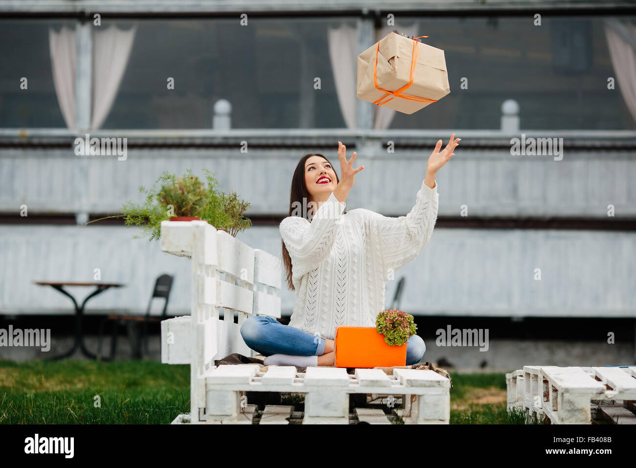 Young girl throws a gift Stock Photo - Alamy