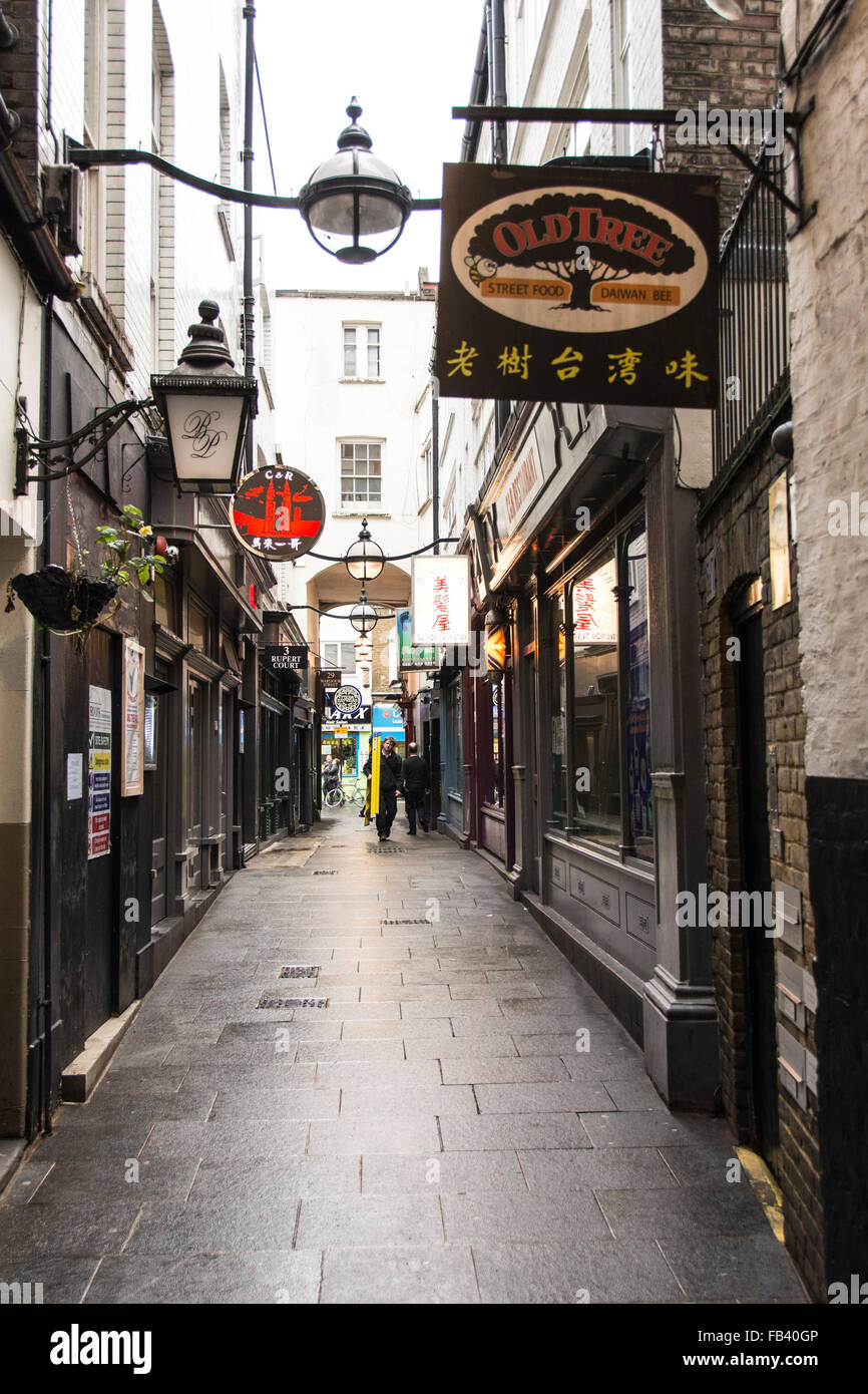Soho alleyway london england uk hi-res stock photography and images - Alamy