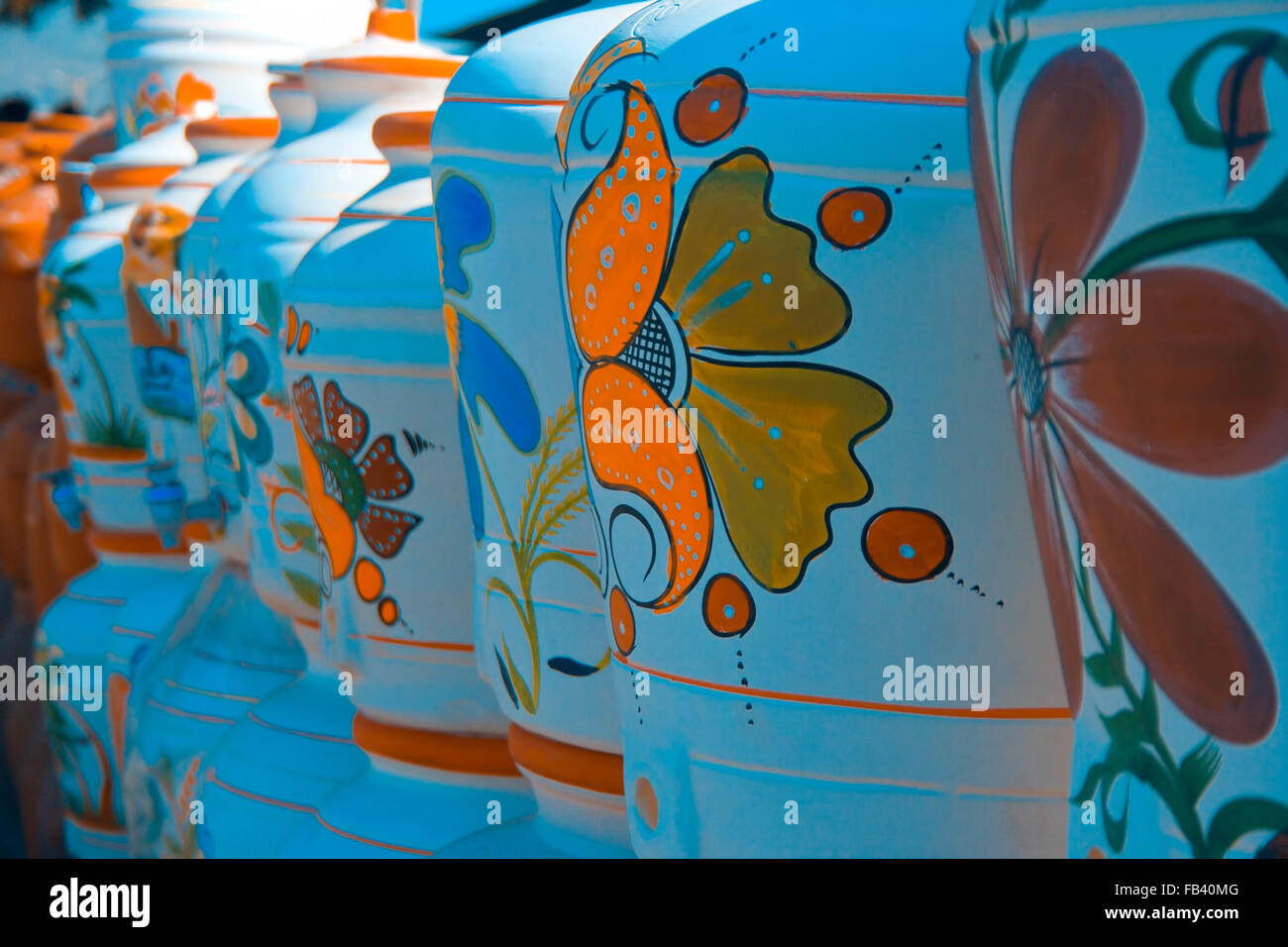 Earthen Pot : A poor man's refrigerator Stock Photo - Alamy