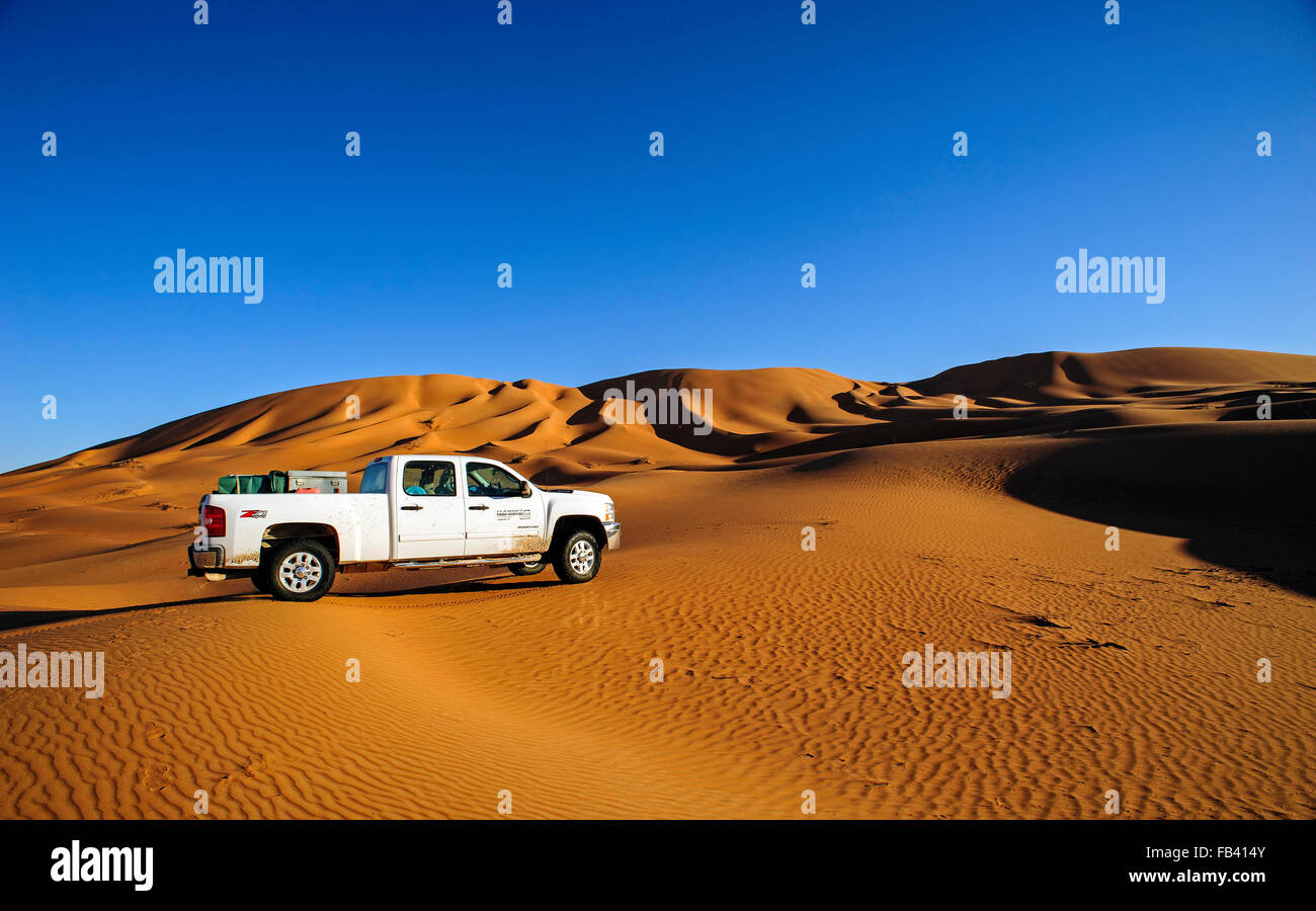 Empty quarter and oman and car hi-res stock photography and images - Alamy