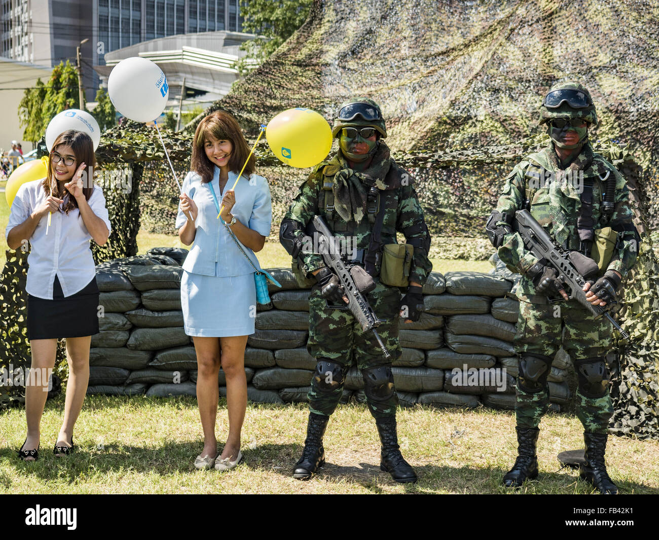 Bangkok, Thailand. 9th Jan, 2016. Women pose with Thai army special ...
